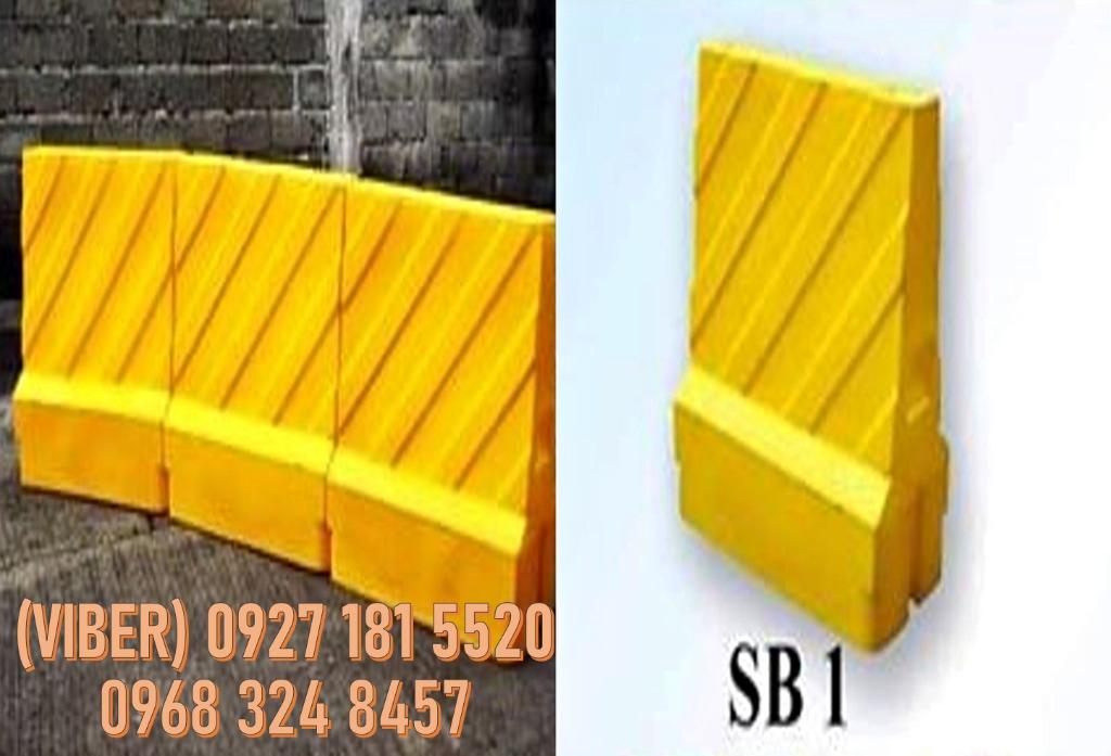 plastic road barrier sb1, Commercial & Industrial, Construction ...