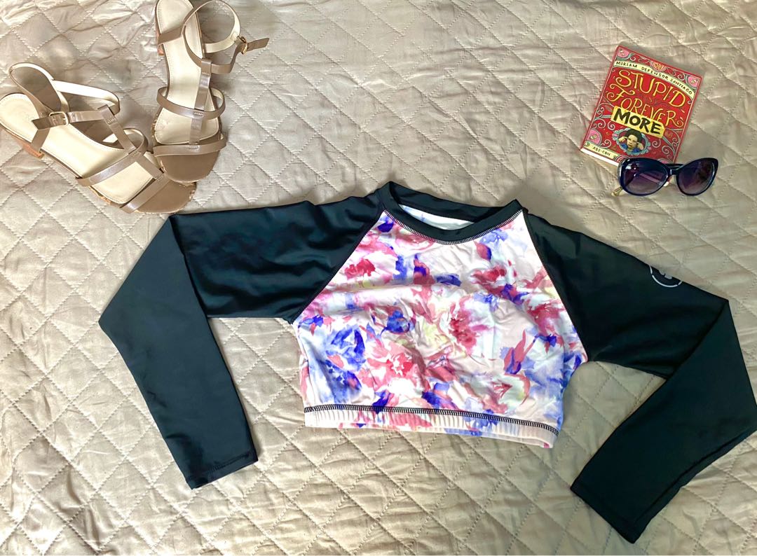 Rash Guard Crop Top, Women's Fashion, Swimwear, Rash guard on Carousell