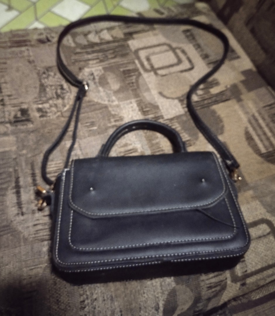 Box type sling bag, Women's Fashion, Bags & Wallets, Cross-body Bags on ...