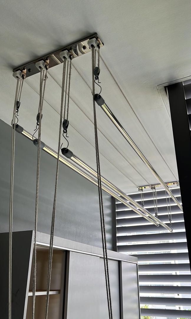 *FREE* suspension clothes drying rack, Furniture & Home Living, Home ...
