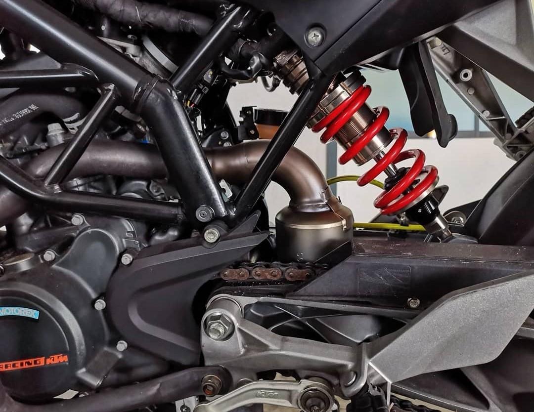 Ktm duke rc 200 390 suspension JDS Ohlins, Motorcycles, Motorcycle Accessories on Carousell
