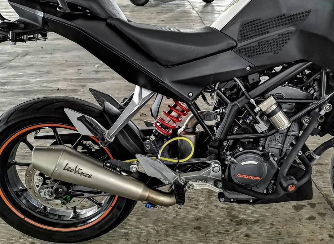 Ktm duke rc 200 390 suspension JDS Ohlins, Motorcycles, Motorcycle Accessories on Carousell