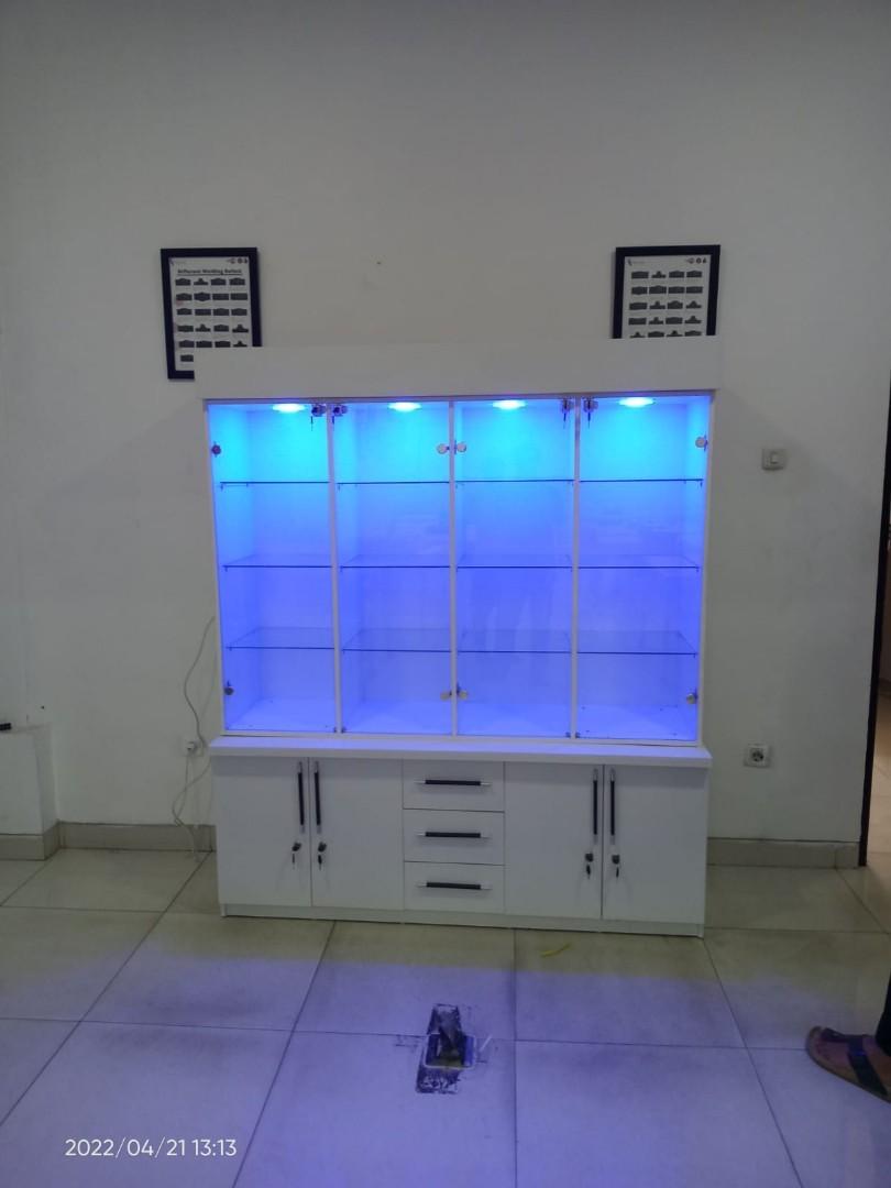 Lemari rak kaca minimalis modern, Perabotan Rumah di Carousell