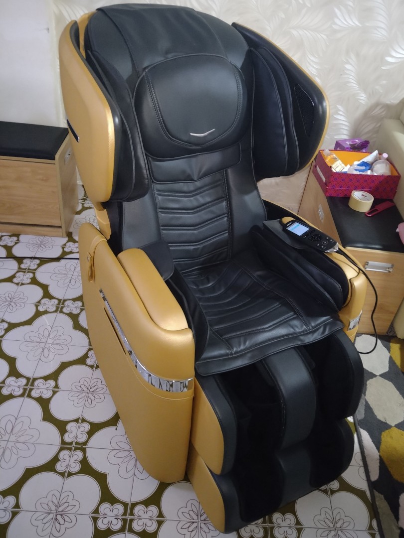 OSIM UDIVINE MASSAGE CHAIR, Health & Nutrition, Massage Devices on ...