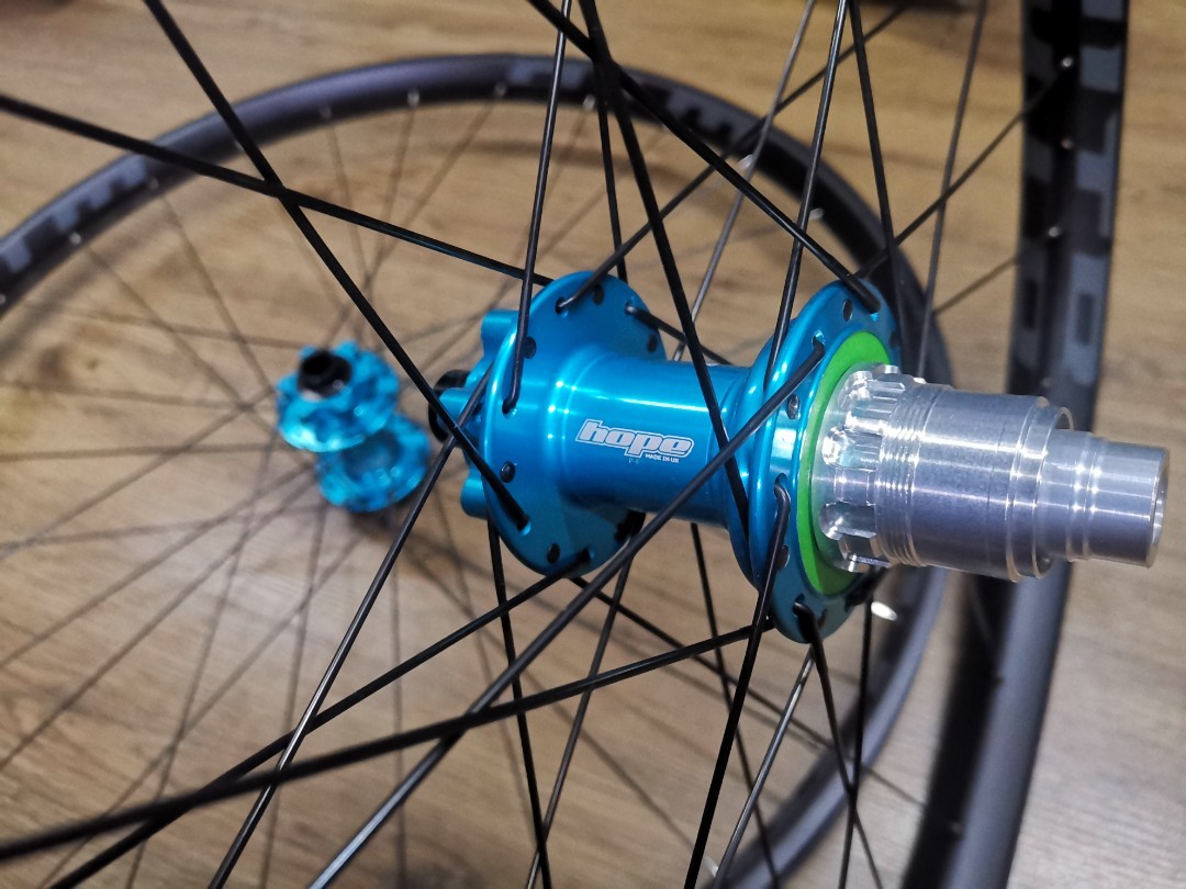 hope pro 4 yeti wheelset, Sports Equipment, Bicycles & Parts, Parts ...