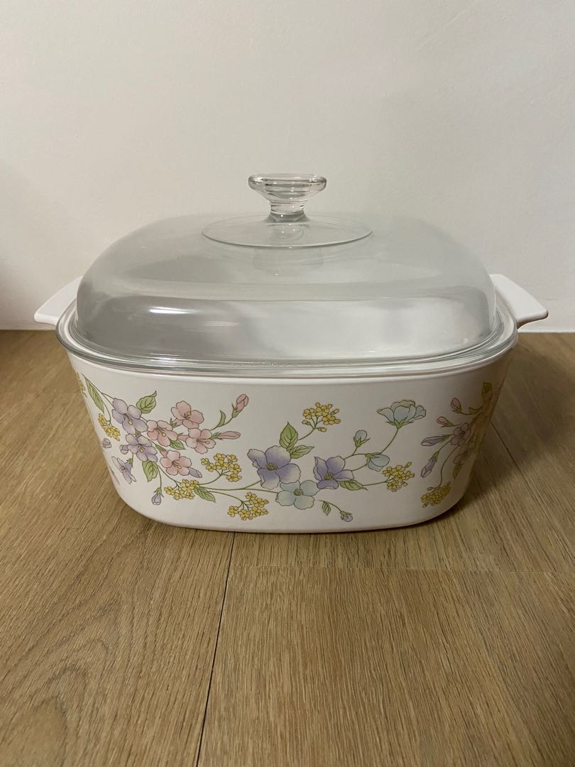 BRAND NEW Pyrex Square Casserole Dish with lid, Furniture & Home Living ...
