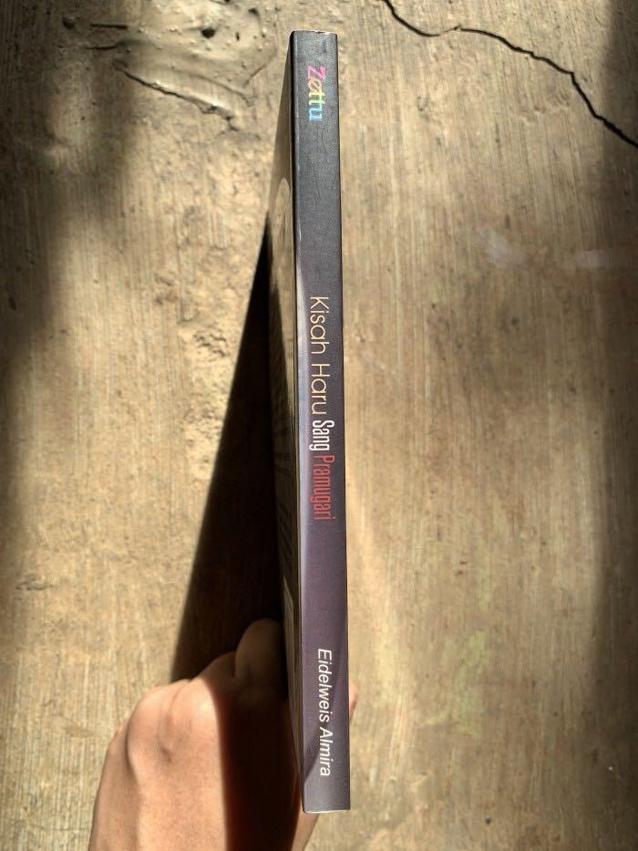 Novel Kisah Haru Sang Pramugari, Buku & Alat Tulis, Buku di Carousell Novel Kisah Haru Sang Pramugari, Buku & Alat Tulis, Buku di Carousell