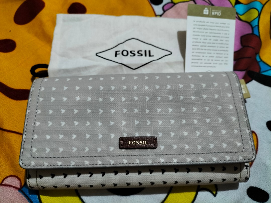 Original Fossil with RFID protection, Luxury, Bags & Wallets on Carousell