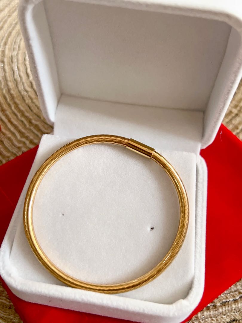 Saudi 18k gold solf bangle pawnable, Women's Fashion, Jewelry ...