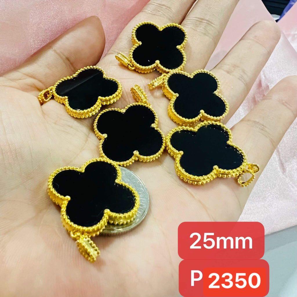 VCA PENDANT 18karat gold, Luxury, Accessories on Carousell