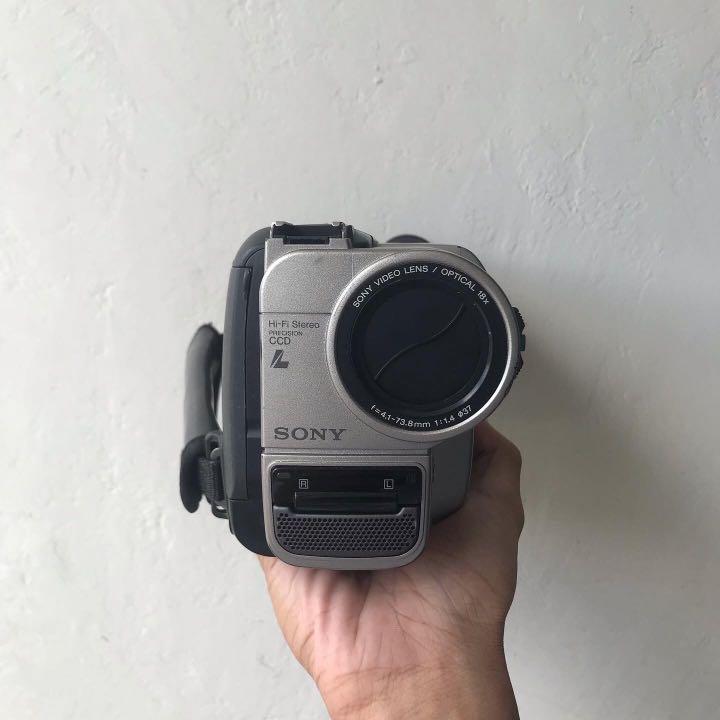 Vintage Camcorder Sony Handycam CCD-TRV65 NTSC Hi8, Photography, Video ...