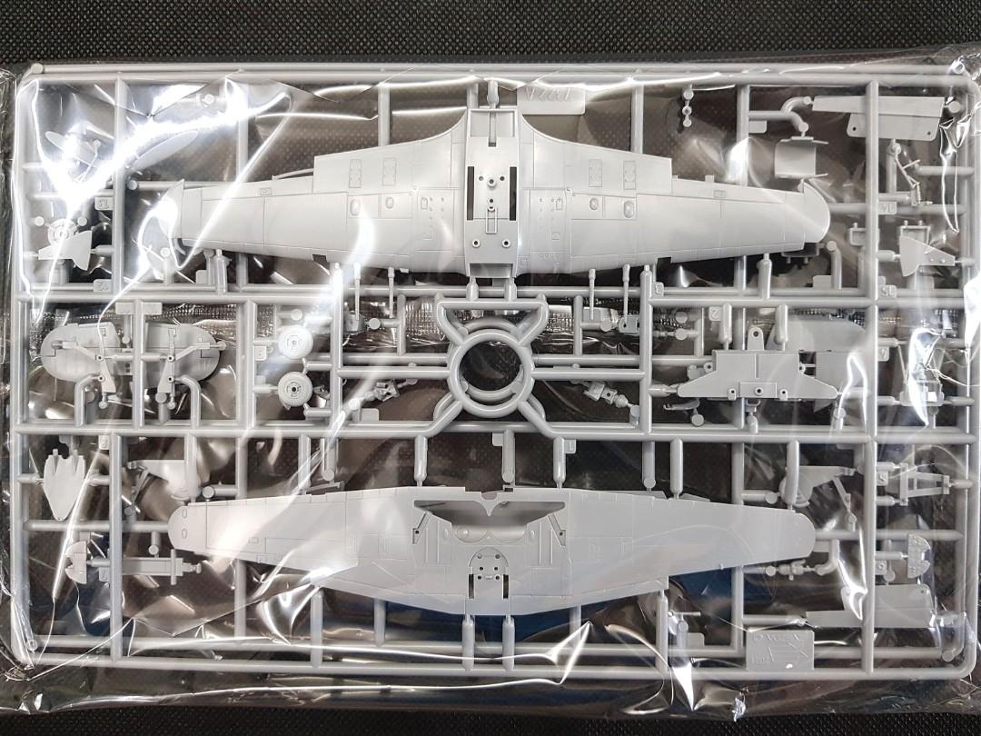 1/72 #7322 Zvezda British RAF Fighter Hawker Hurricane IIc c/w 3 types ...
