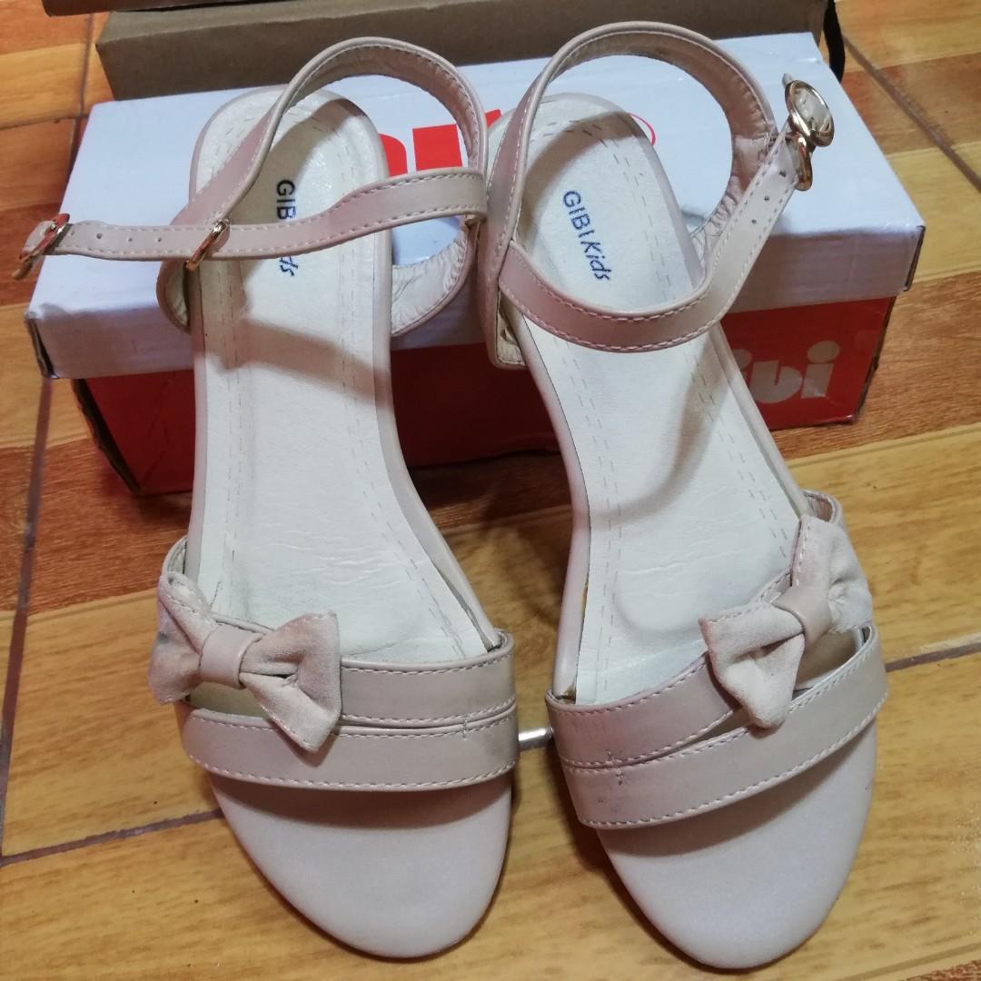 Gibi Flat sandals, Women's Fashion, Footwear, Flats & Sandals on Carousell