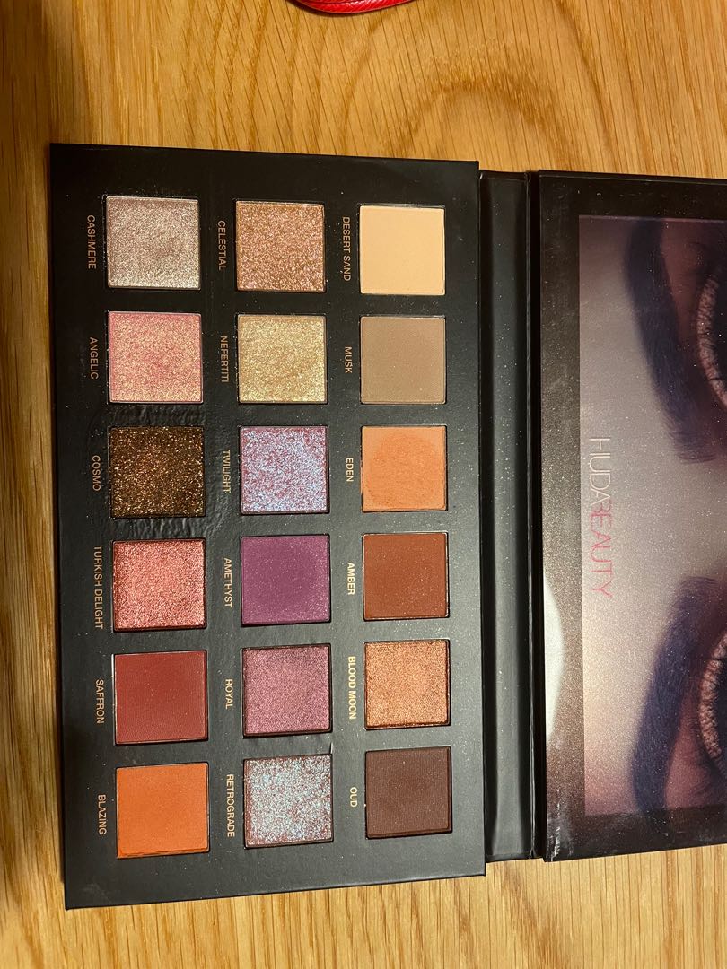 HUDA beauty Desert Dusk, Beauty & Personal Care, Face, Makeup on Carousell