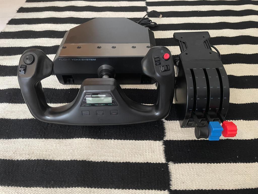 Logitech Flight Simulator yoke system with throttle quadrant, Video ...