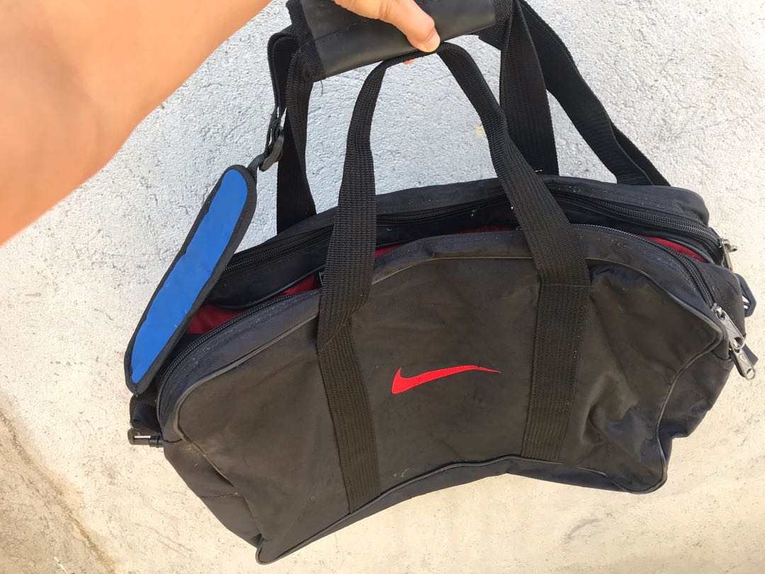 PRE-LOVED: Original Nike Large Bag (Black), Men's Fashion, Bags, Sling ...