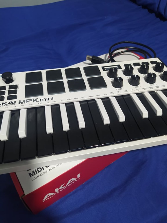 Akai MPK Mini Mk3 Limited Edition White, Hobbies & Toys, Music & Media ...