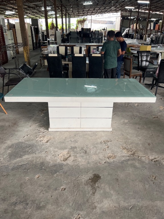 Glass Top Dining Table White Colour / Meja Makan Atas Kaca Warna Putih ...