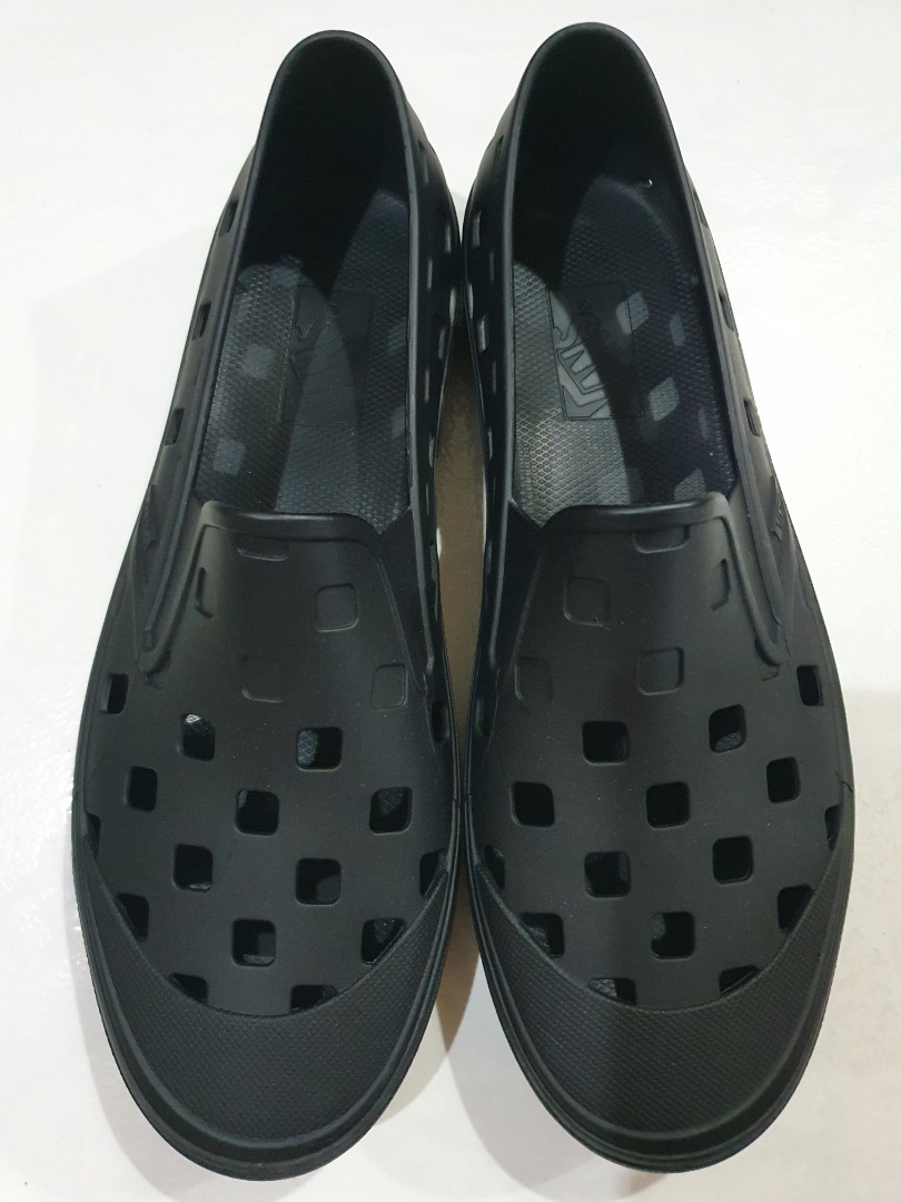 Vans Trek Slip On, Women's Fashion, Footwear, Sneakers on Carousell