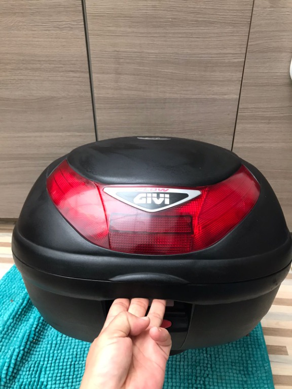 BOX GIVI E350 NS FLOW WITH STOP LIGHT, Aksesoris Mobil di Carousell
