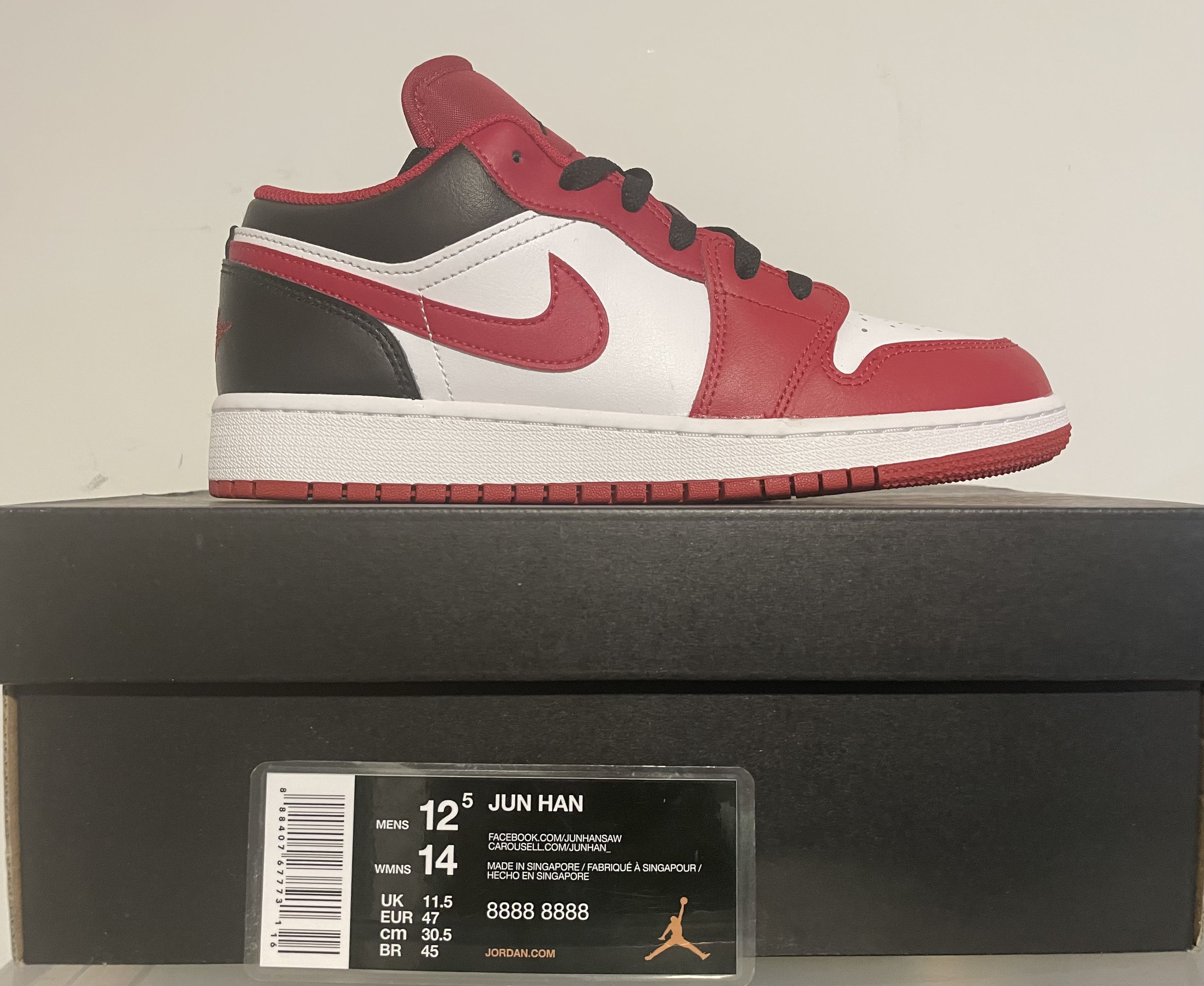 Jordan 1 low bulls, Men's Fashion, Footwear, Sneakers on Carousell
