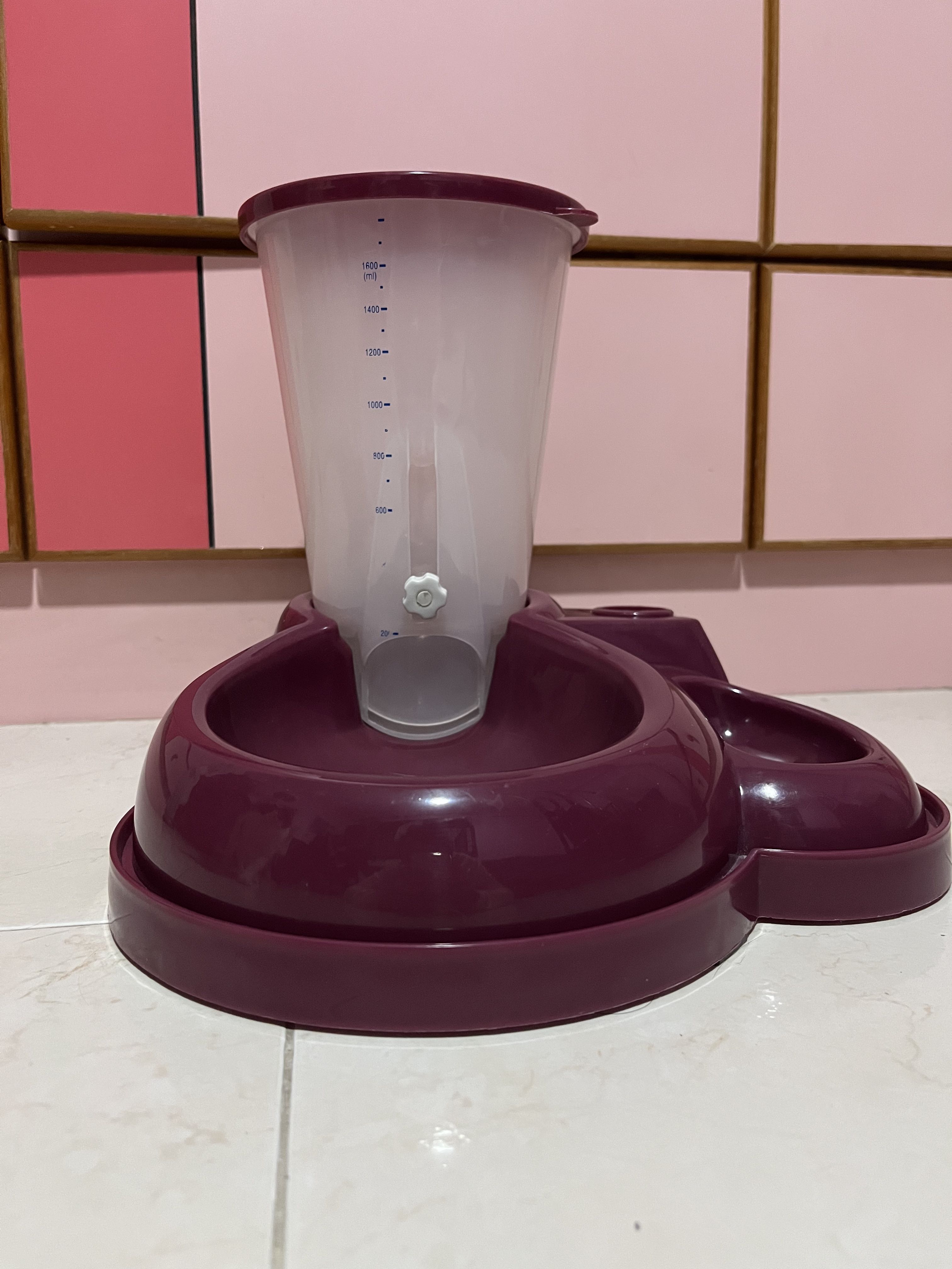 Kibble Dispenser, Pet Supplies, Homes & Other Pet Accessories on Carousell