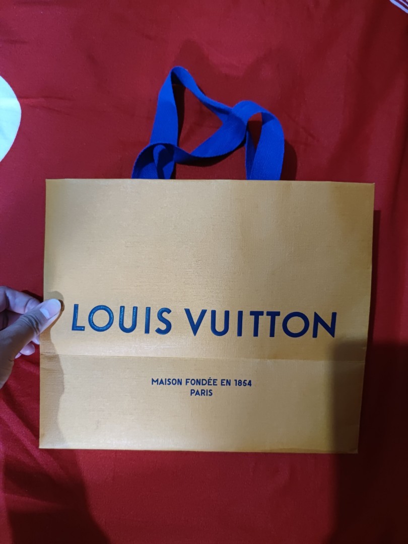 Paper bag louis vuitton lv authentic original, Barang Mewah, Aksesoris ...