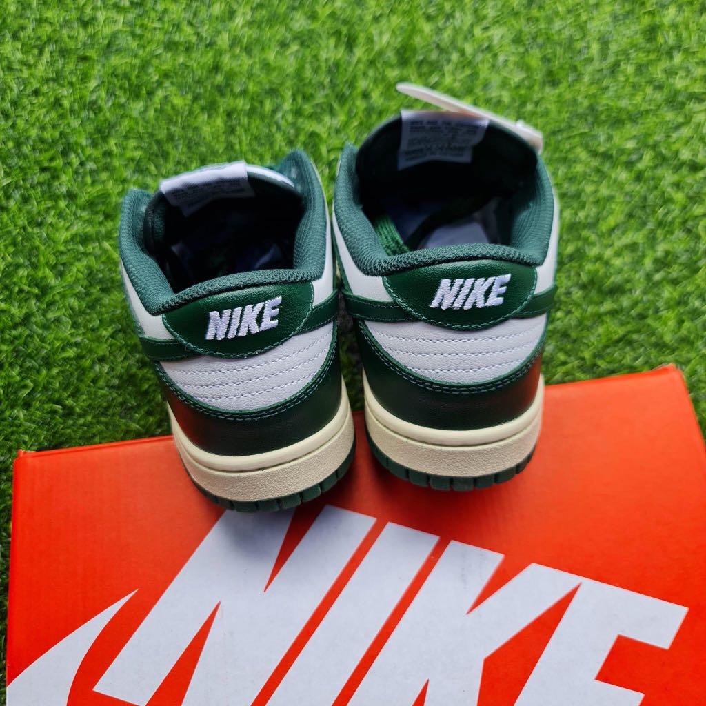 SB DUNK VINTAGE GREEN, Men's Fashion, Footwear, Sneakers on Carousell