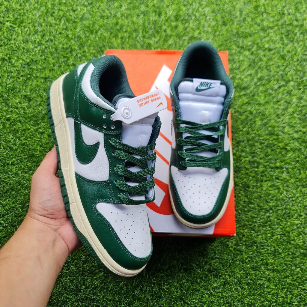 SB DUNK VINTAGE GREEN, Men's Fashion, Footwear, Sneakers on Carousell