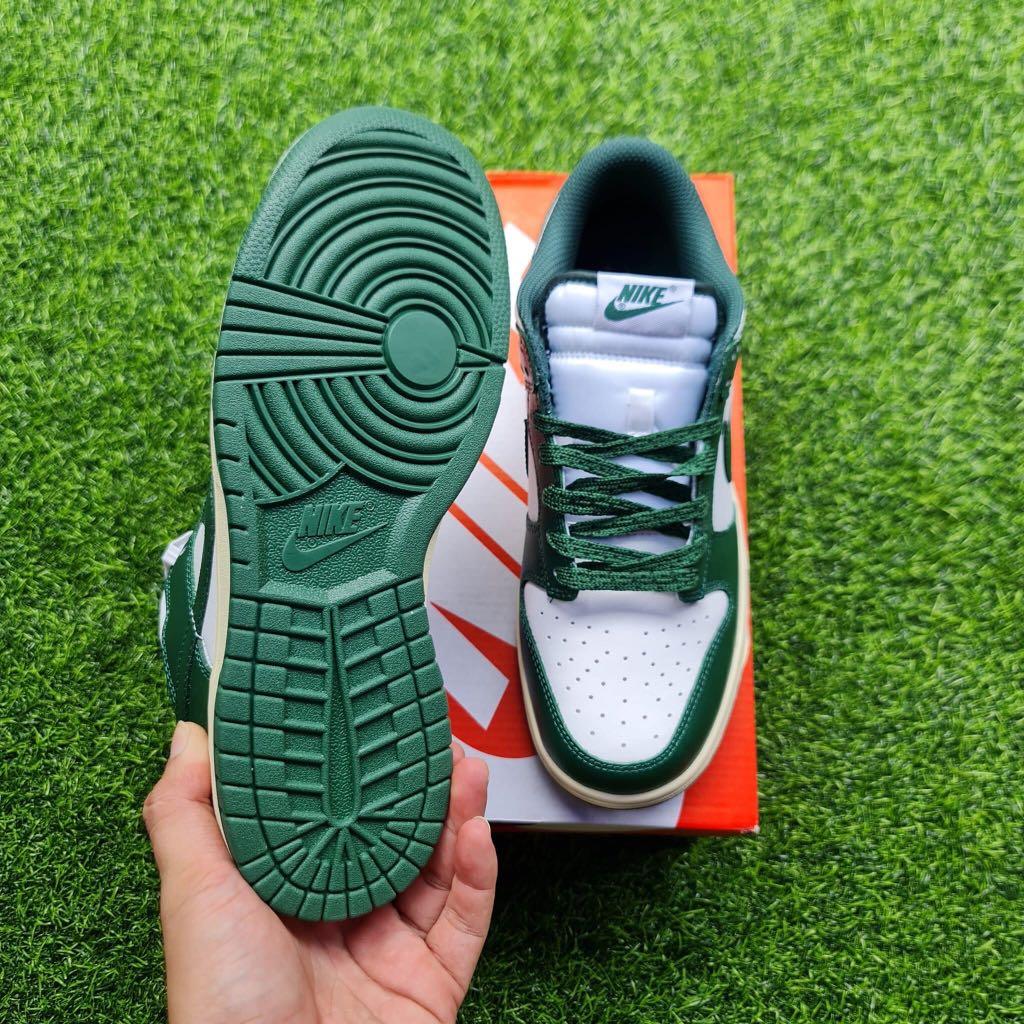 SB DUNK VINTAGE GREEN, Men's Fashion, Footwear, Sneakers on Carousell