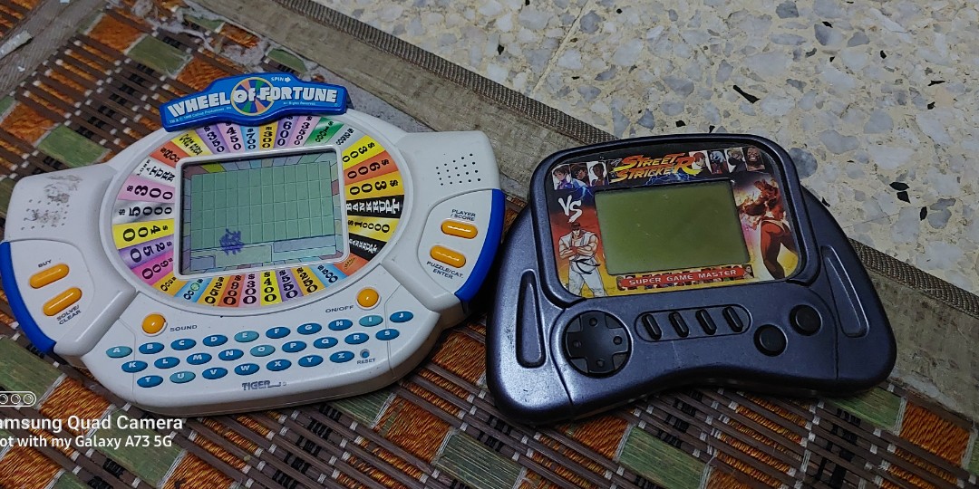 Vintage Handheld Game (Faulty), Hobbies & Toys, Toys & Games on Carousell