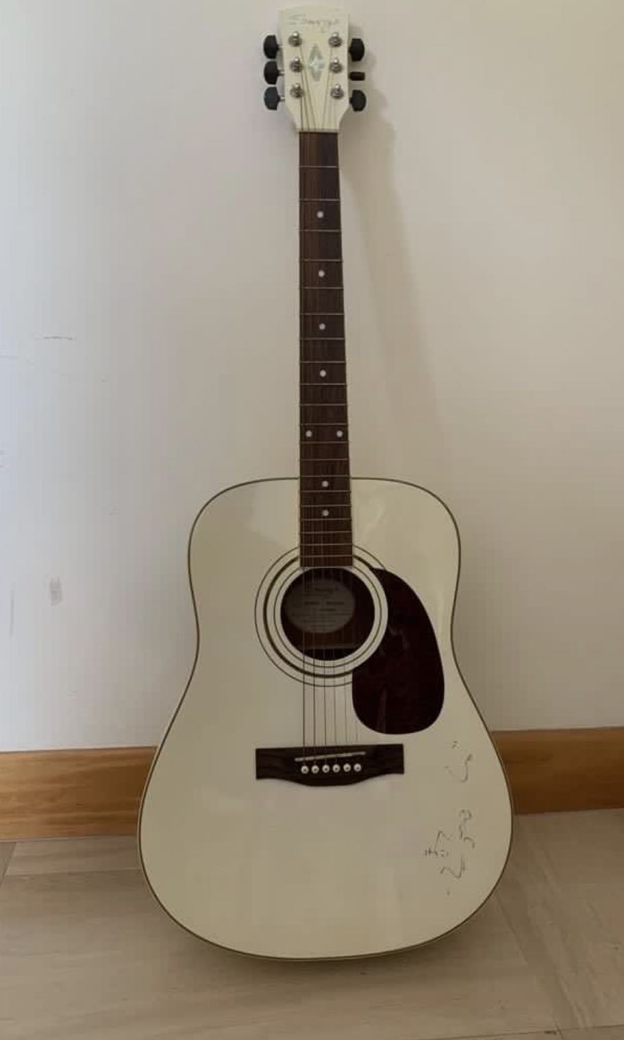 Swing SM-100 Acoustic Guitar (with Sungha Jung autograph), Hobbies ...