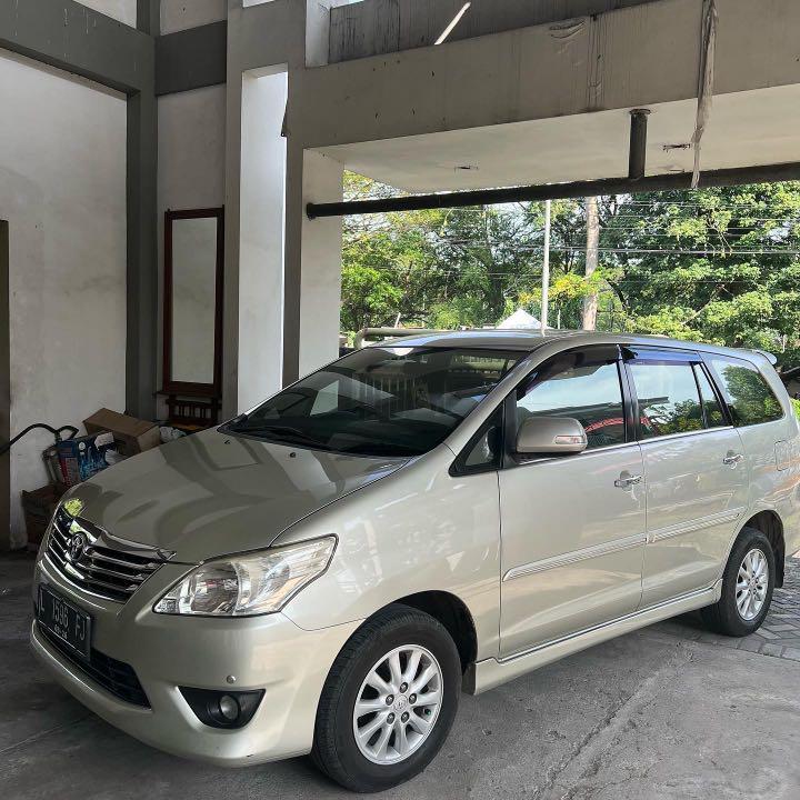 Toyota Kijang Innova V A/T 2013 2.5 Silver Solar, Mobil & Motor, Mobil ...