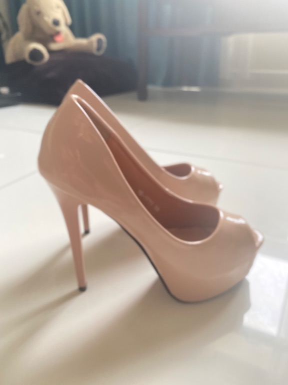 Beautiful heels, Women's Fashion, Footwear, Heels on Carousell