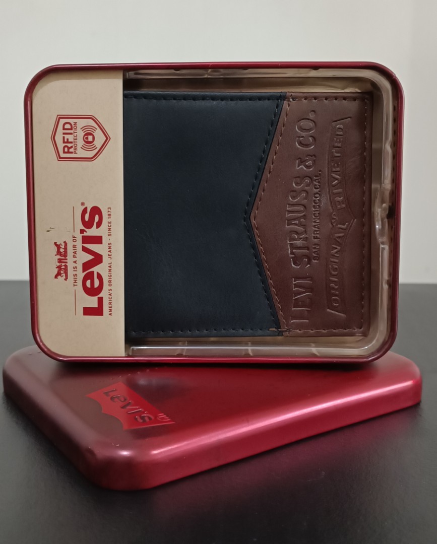 Levi's Wallet, Men's Fashion, Watches & Accessories, Wallets & Card ...
