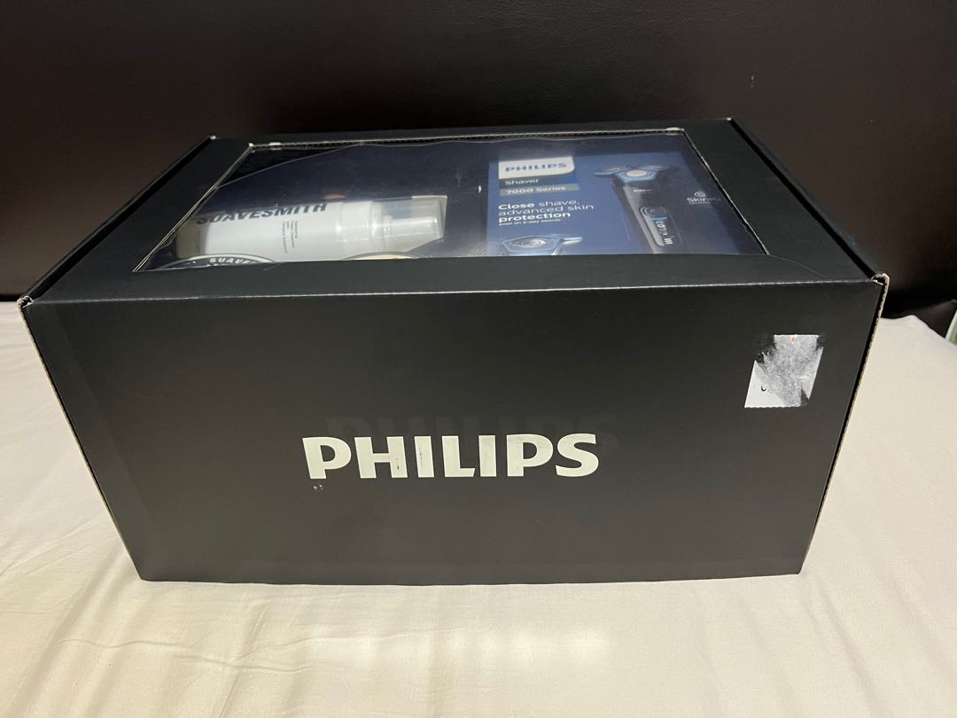 Philips shaving kit, Beauty & Personal Care, Men's Grooming on Carousell