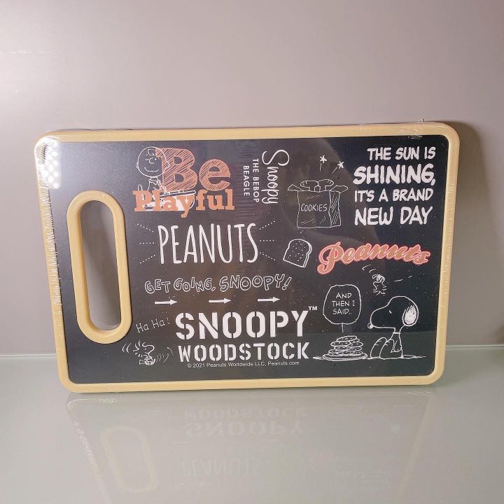 Snoopy cutting board, 預購 - Carousell