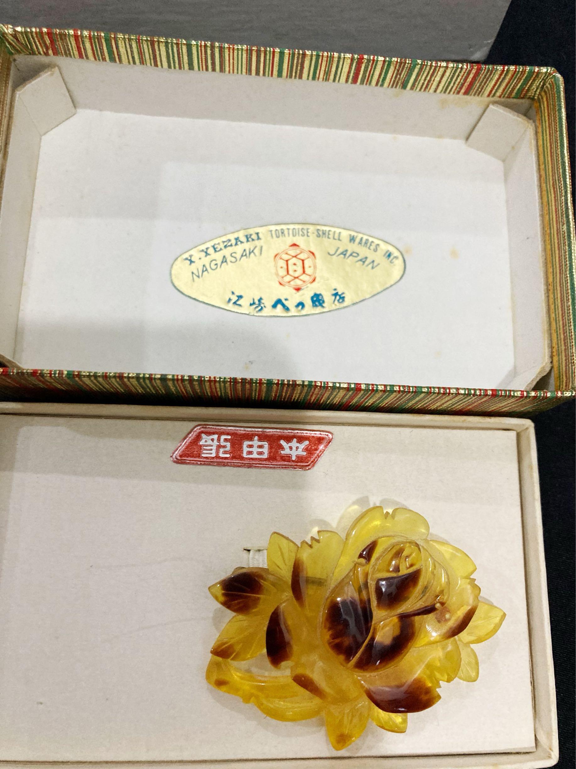 Tortoise Shell Brooch Pin, Women's Fashion, Jewelry & Organizers ...