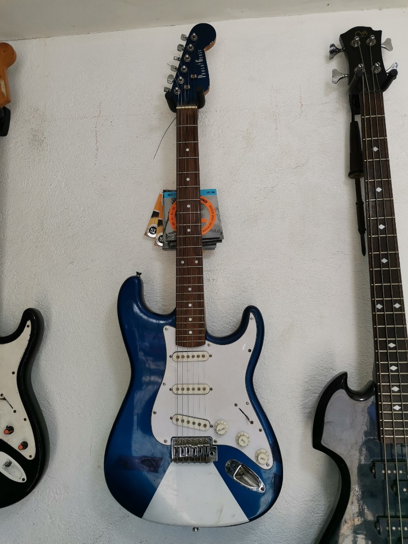 photogenic electric guitar, Hobbies & Toys, Music & Media, Musical ...