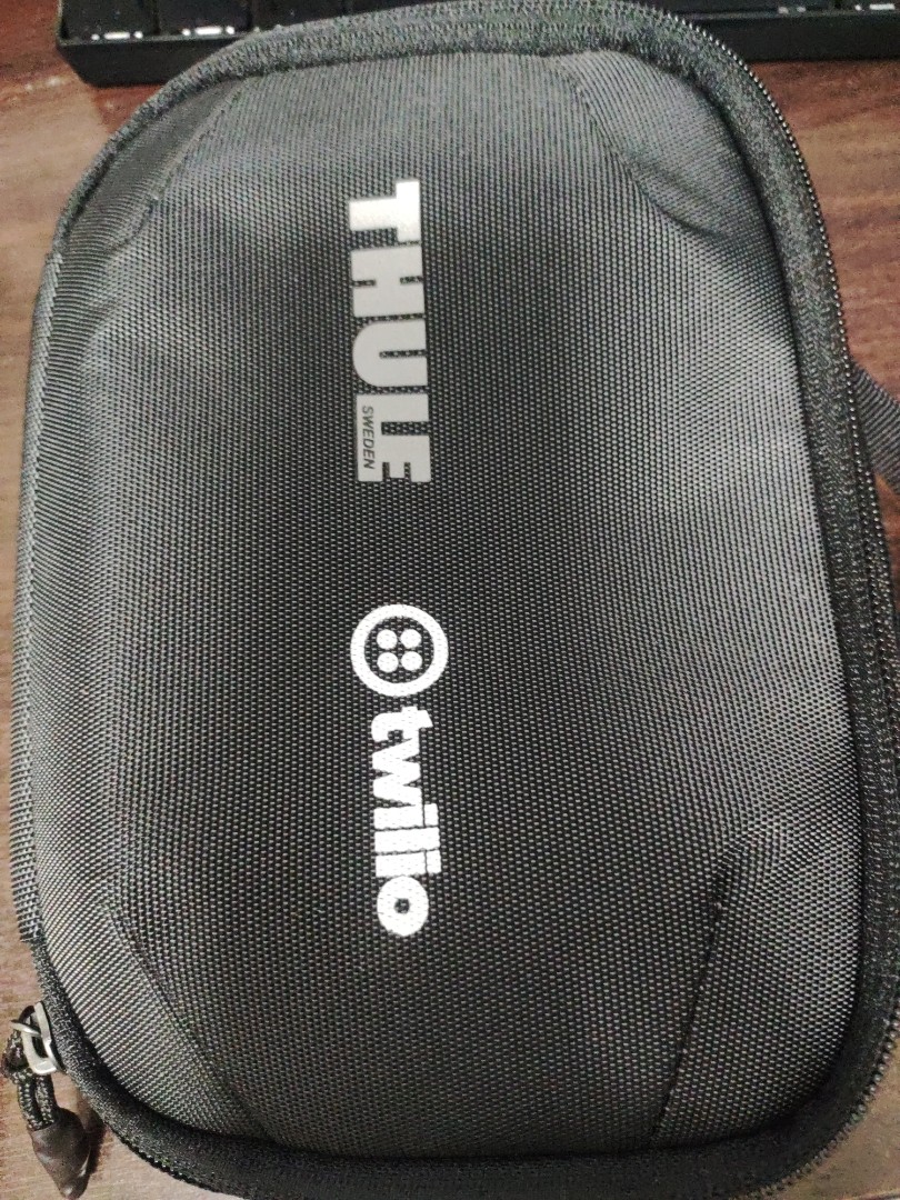 Thule tech pouch, Men's Fashion, Bags, Belt bags, Clutches and Pouches ...