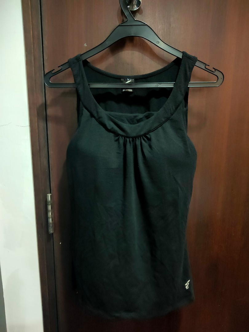 Black inbuilt bra top, Women's Fashion, Tops, Sleeveless on Carousell