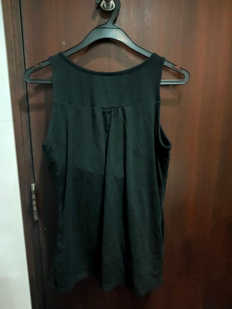 Black inbuilt bra top, Women's Fashion, Tops, Sleeveless on Carousell