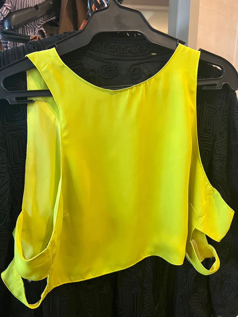 Hanging top, Women's Fashion, Tops, Blouses on Carousell