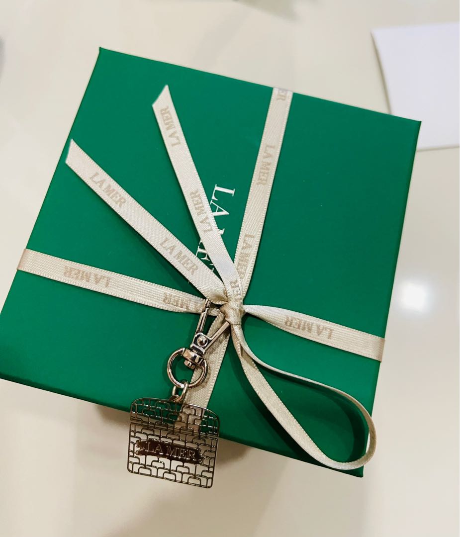 La mer Gift Box with key chain, Beauty & Personal Care, Face, Face Care ...
