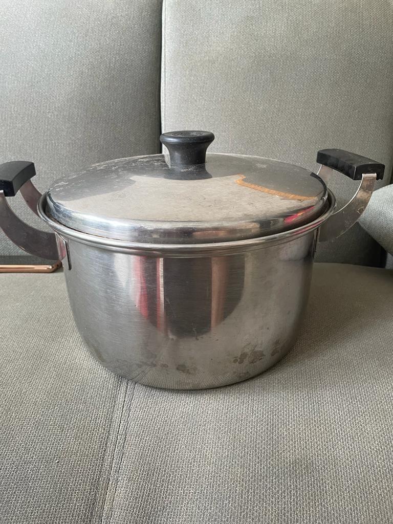 Metal pot, Furniture & Home Living, Kitchenware & Tableware, Cookware ...