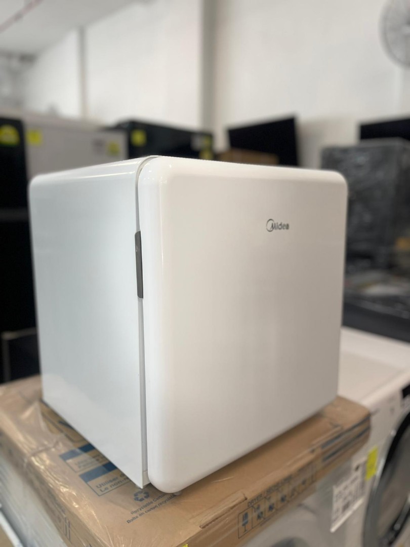 Midea 47L Mini Bar Fridge Display set, TV & Home Appliances, Kitchen ...