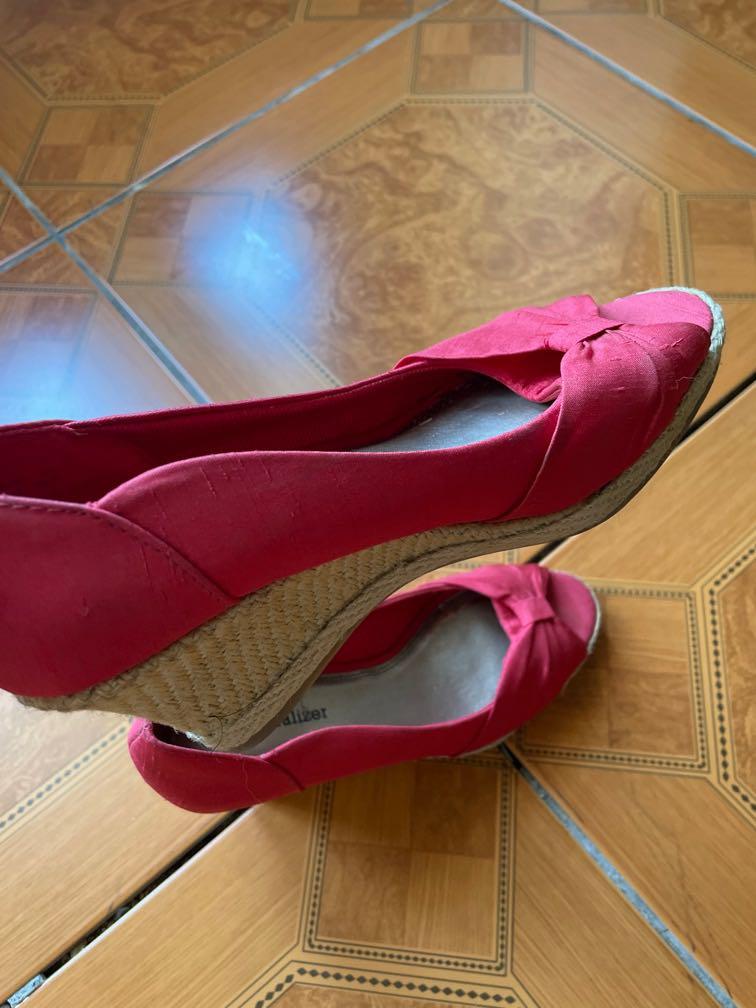 Naturalizer Red Heels, Women's Fashion, Footwear, Heels on Carousell