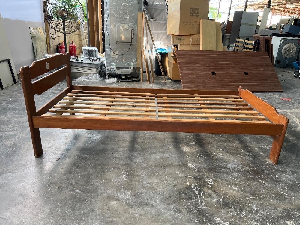 Single Size Wooden Bed Frame / Rangka Katil Kayu Saiz Bujang, Furniture ...