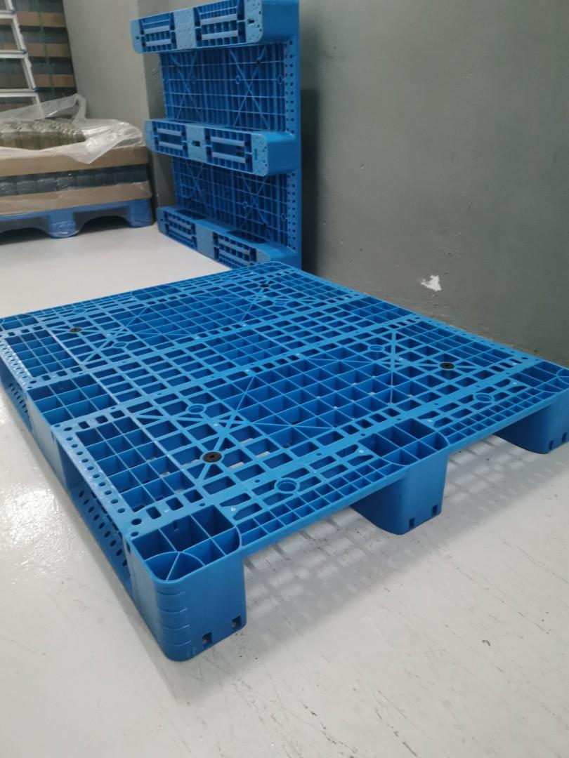 Used Two way Plastic Pallet, Everything Else on Carousell