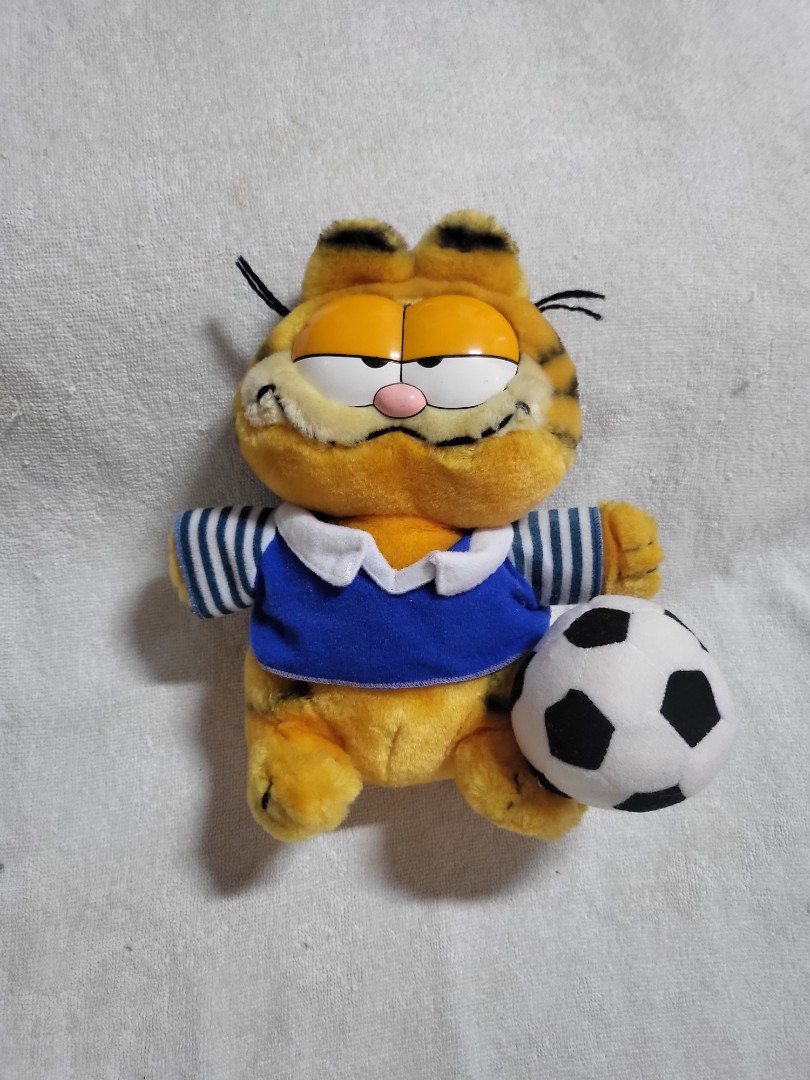 Authentic Vintage Dakin Garfield the Football / Soccer Player Plush ...